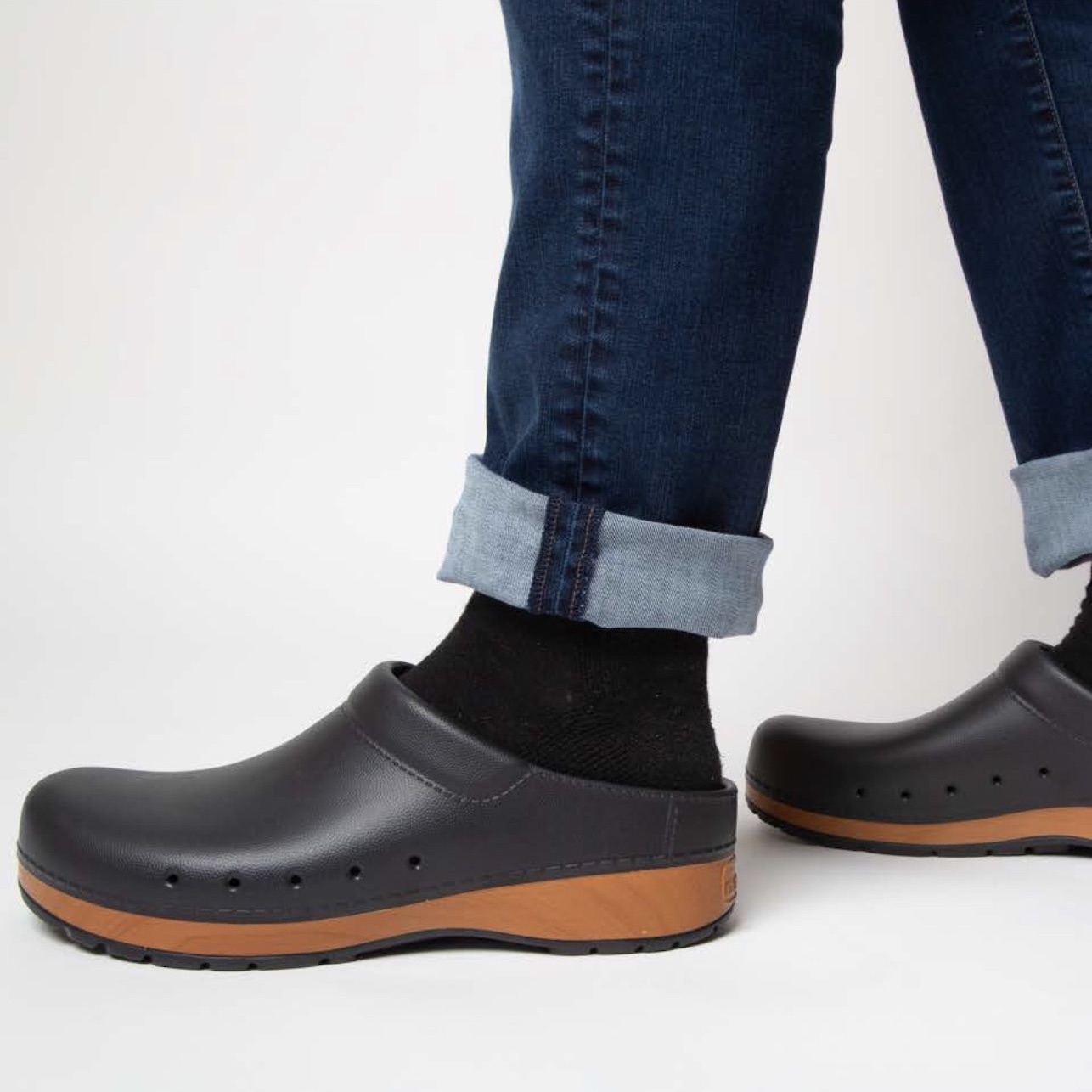 Index of /wholesale/FW22/dansko_model_images