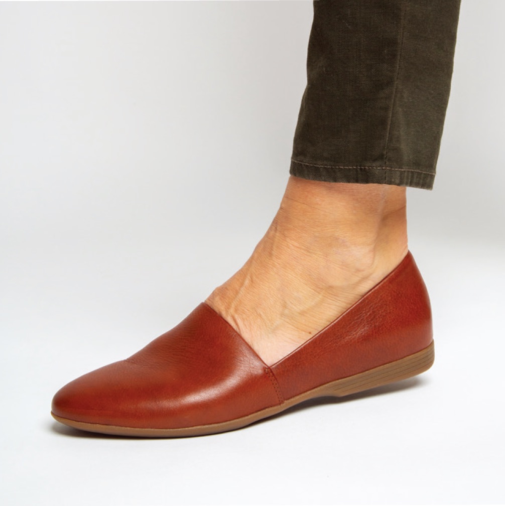 Index of /wholesale/FW22/dansko_model_images