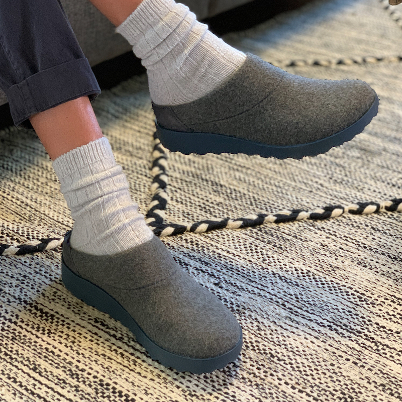 Index of /wholesale/FW22/dansko_model_images