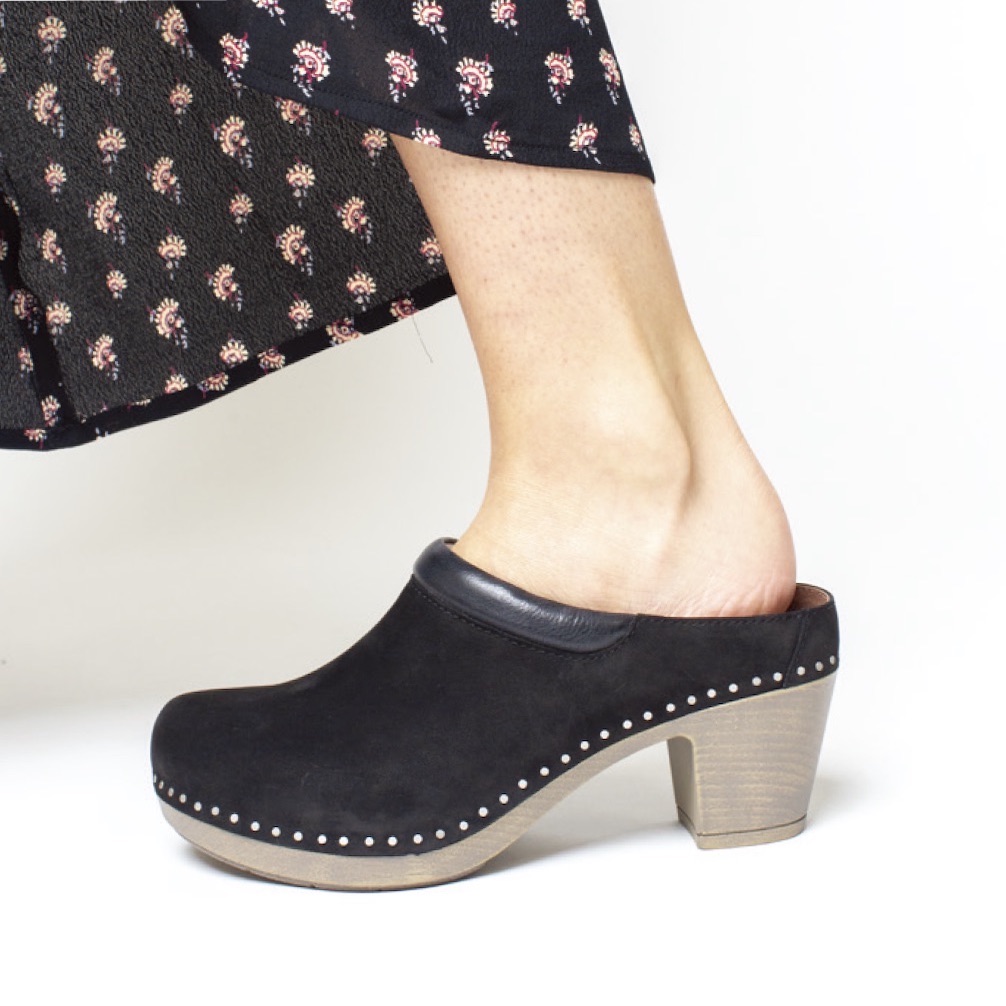 Index of /wholesale/SS23/dansko_model_images